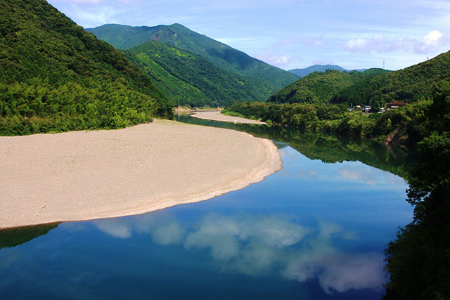 KOCHI - BLUE RIVER & URBAN BEACH | CHUGOKU＋SHIKOKU×TOKYO (JAPAN)